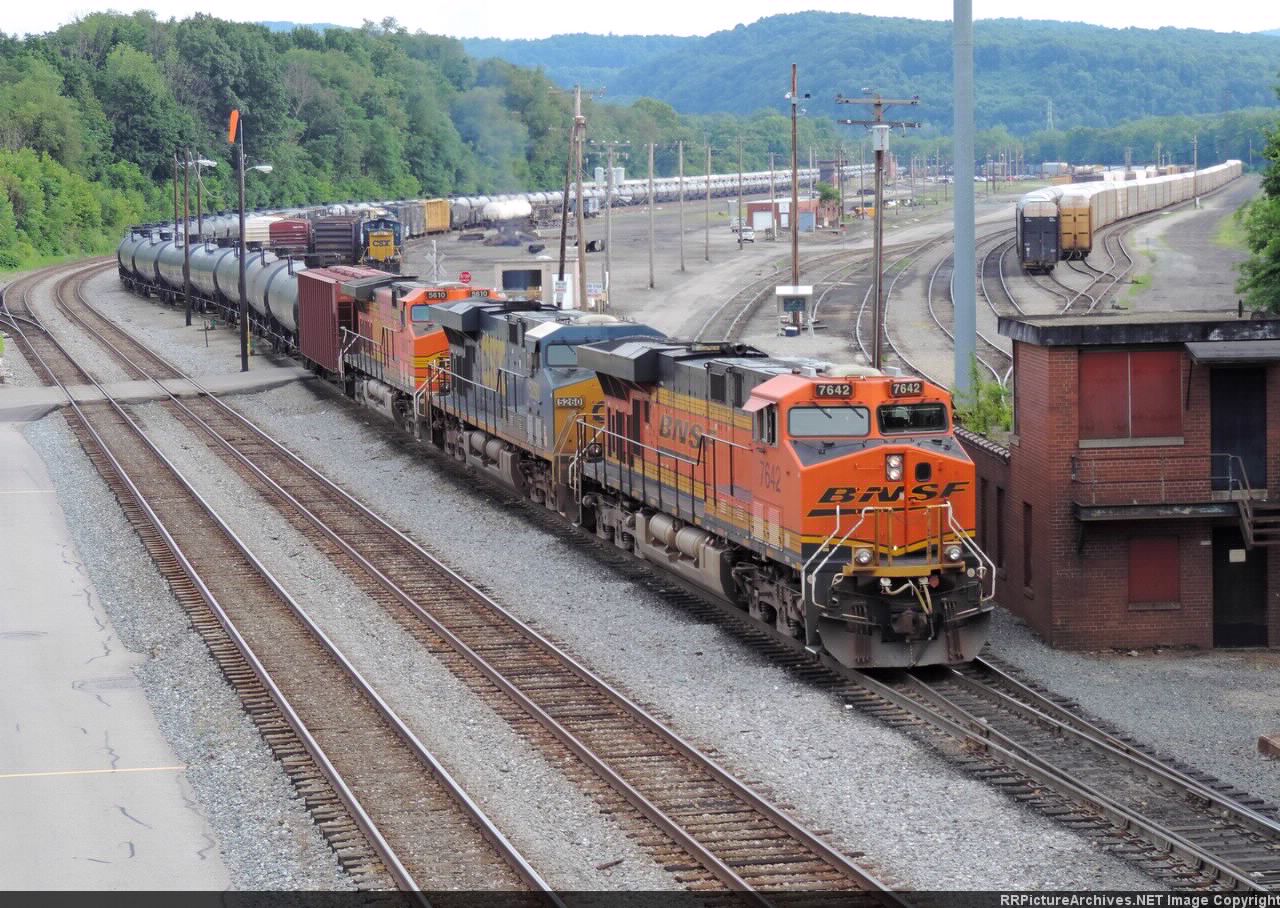 BNSF 7642, CSX 5260, BNSF 5610
